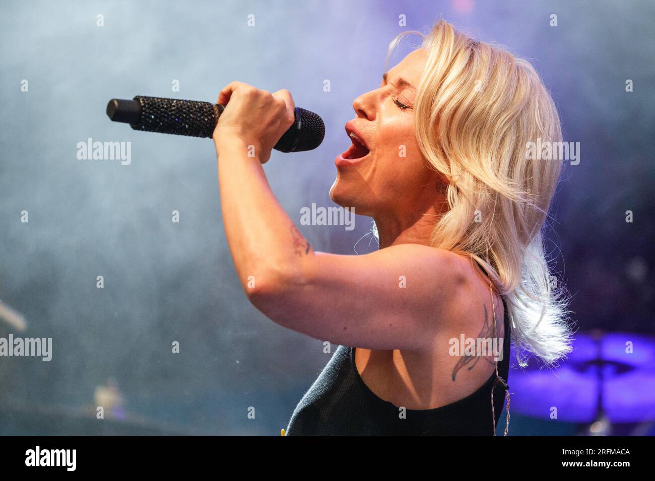 German pop singer michelle performing Banque de photographies et d ...