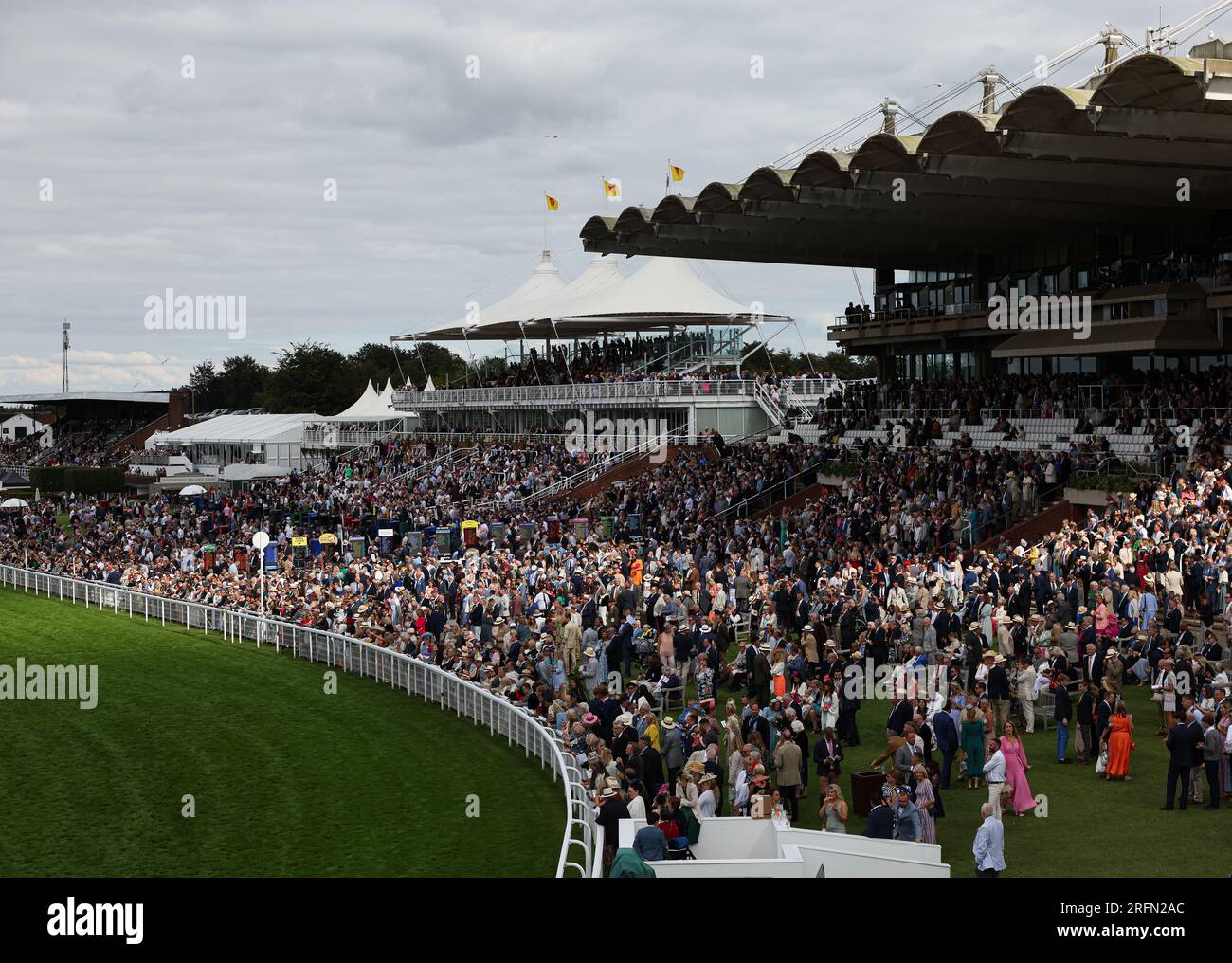 Une vue générale des coureurs le quatrième jour du Qatar Goodwood ...