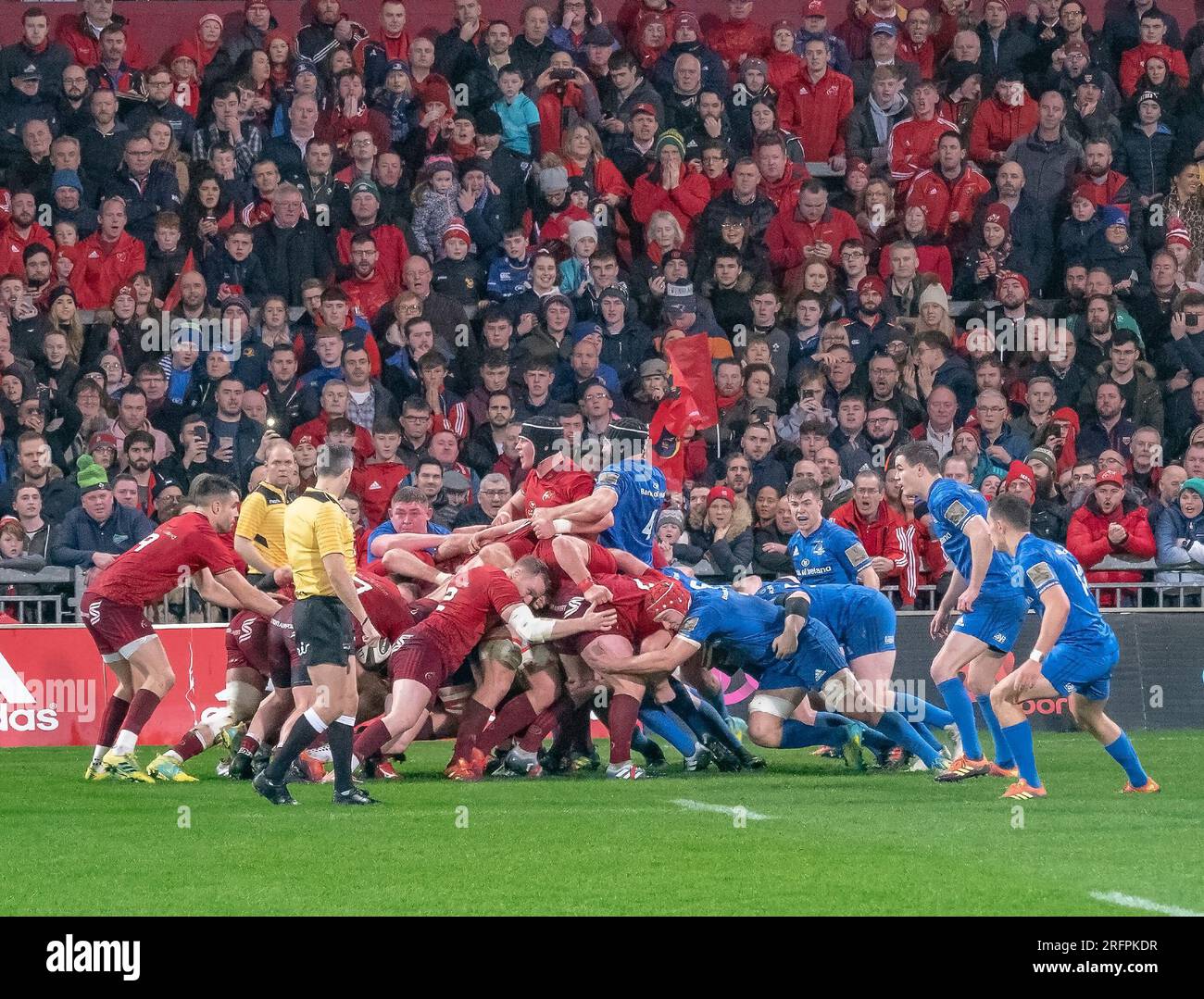 Mêlée rugby arbitre Banque de photographies et d’images à haute ...