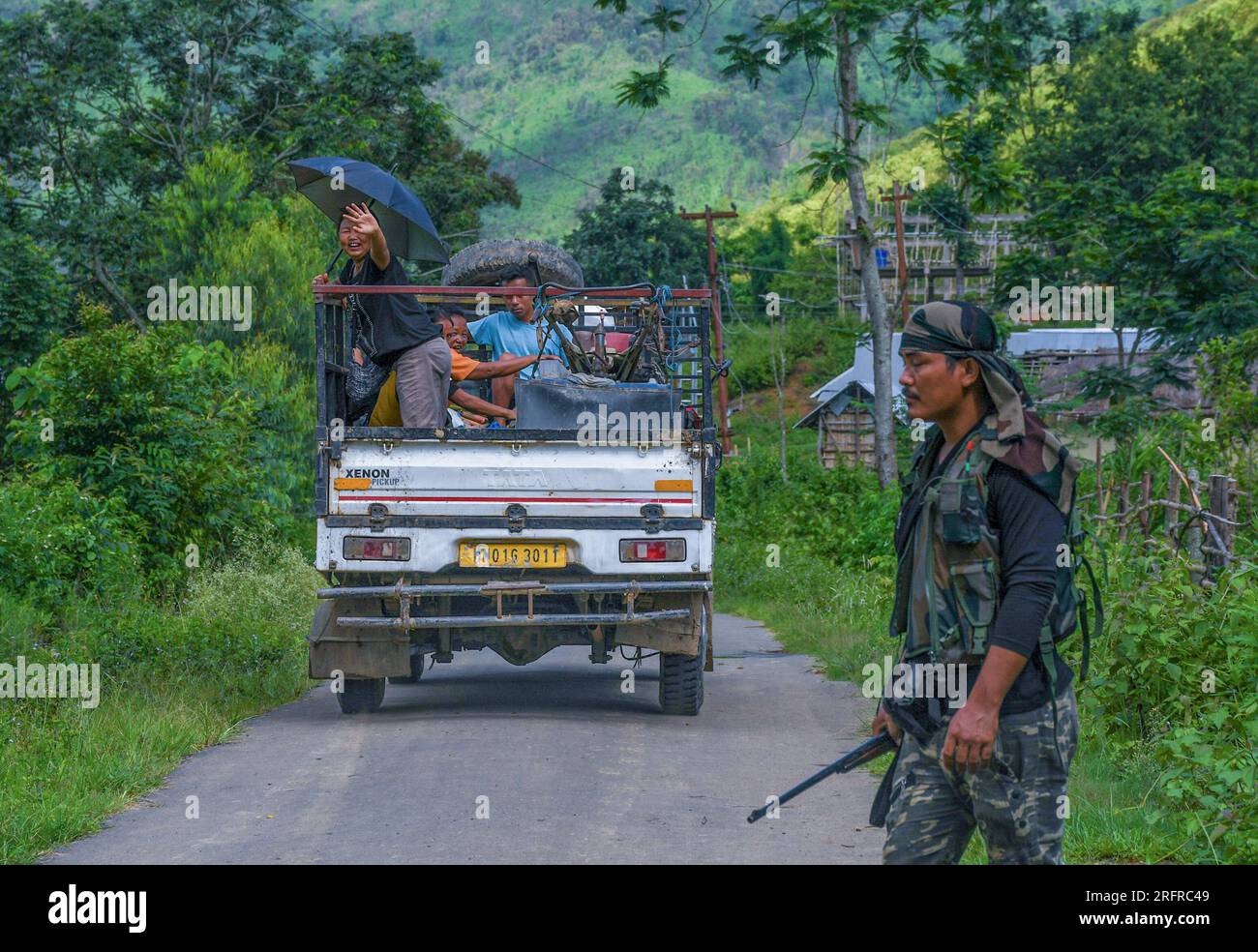 25 juin 2023, Churachandpur, Manipur, Inde : un volontaire Kuki ...