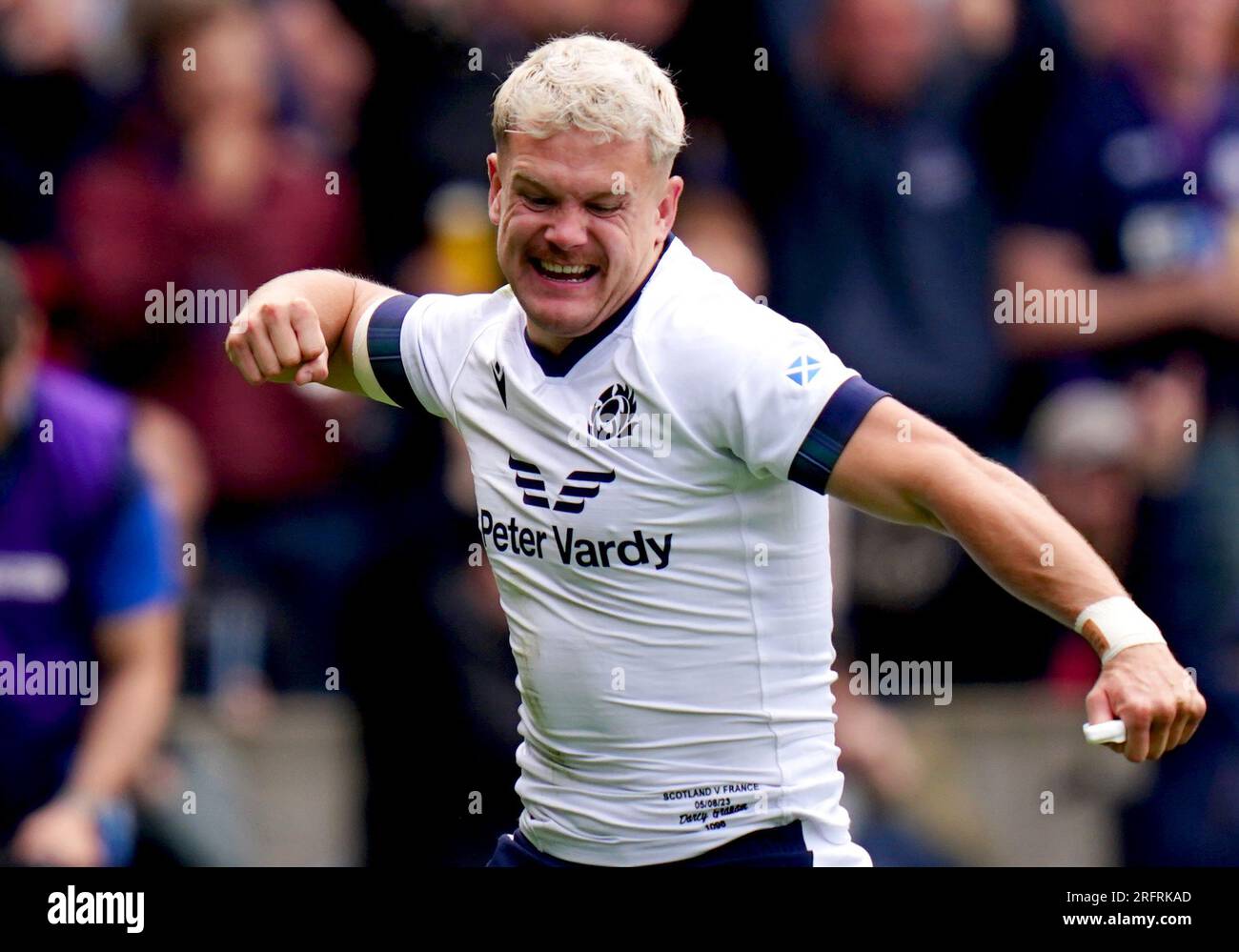 Darcy Graham, écossais, célèbre le premier essai de son équipe lors du ...