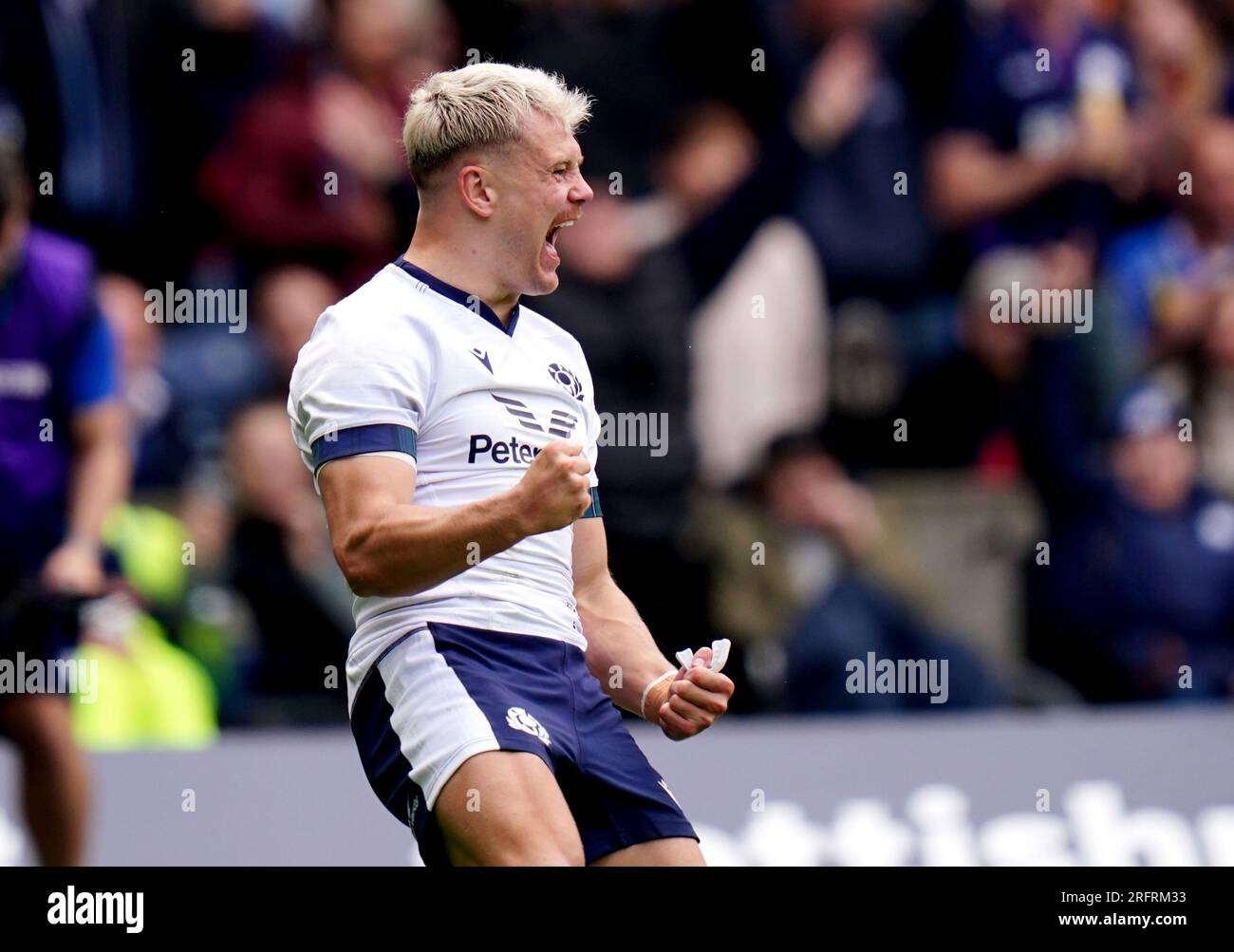 Darcy Graham, écossais, célèbre le premier essai de son équipe lors du ...