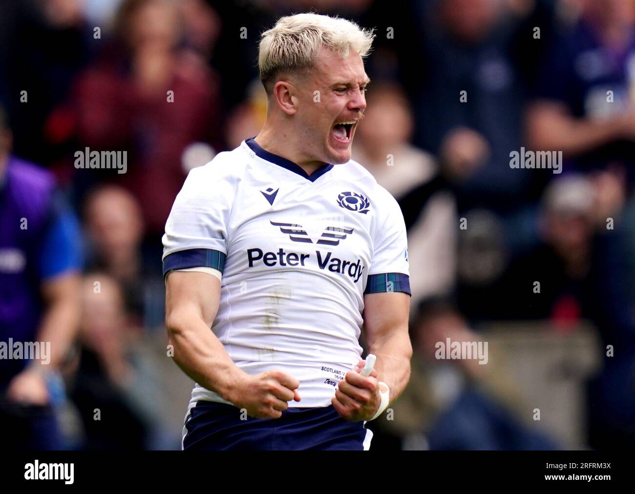 Darcy Graham, écossais, célèbre le premier essai de son équipe lors du ...