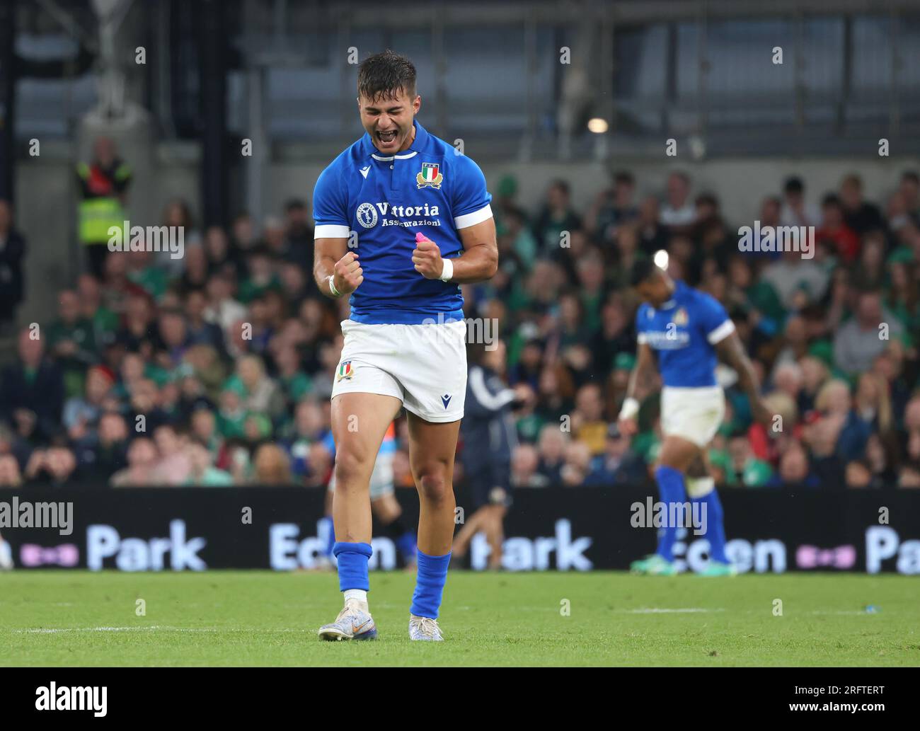 L'Italien Lorenzo Pani célèbre avoir marqué un essai lors du match de ...