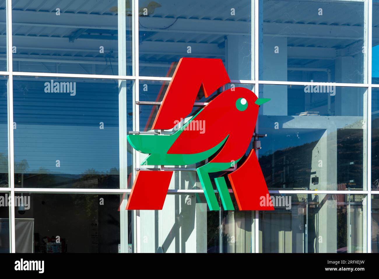 Auchan logo Banque de photographies et d’images à haute résolution - Alamy