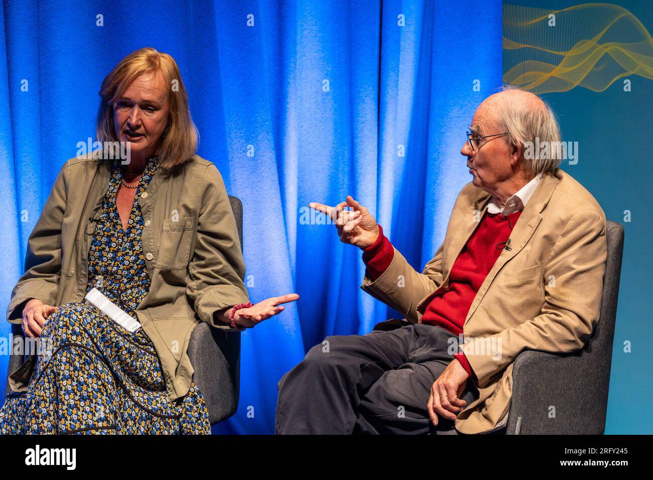 Chris mullin et sasha swire Banque de photographies et d’images à haute ...