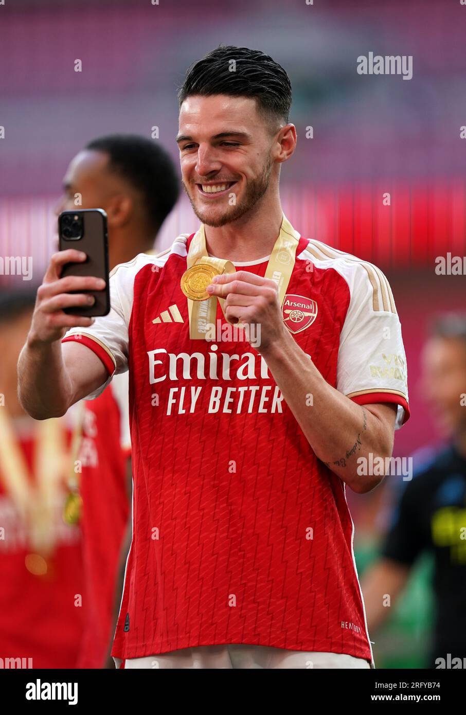 Declan Rice d'Arsenal avec sa médaille de vainqueur après le match FA ...