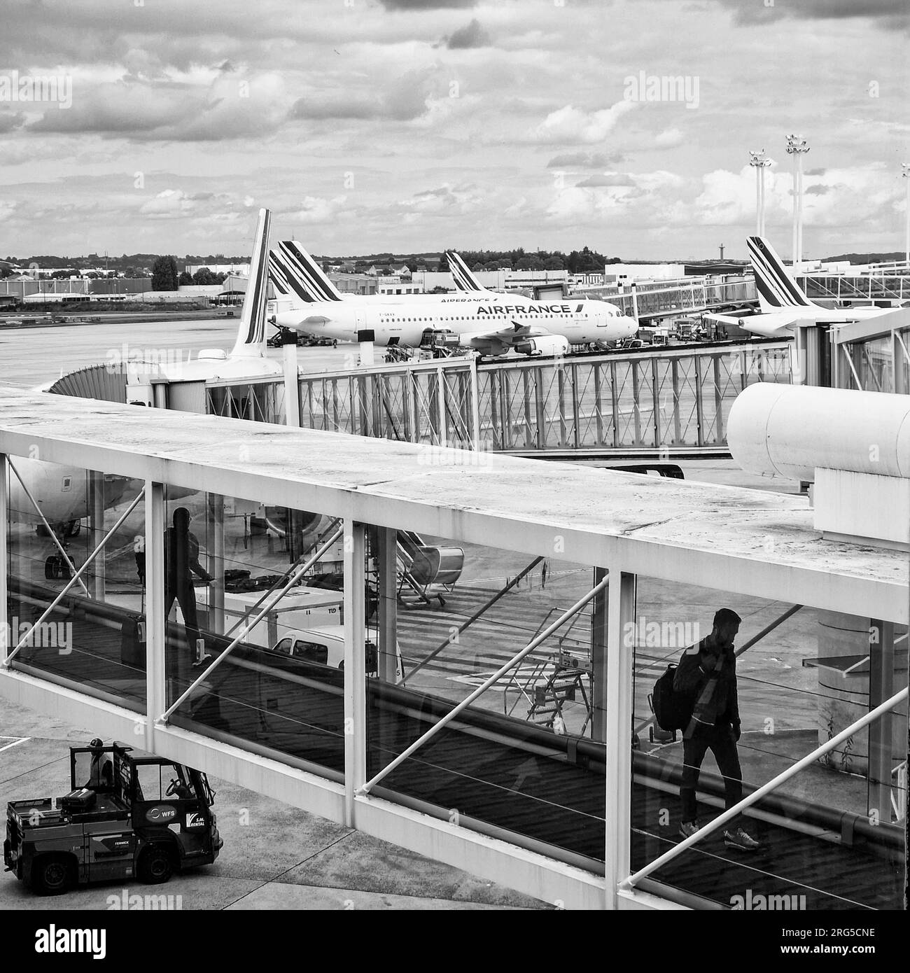 Aéroport de roissy charles de gaulle Banque d'images noir et blanc - Alamy