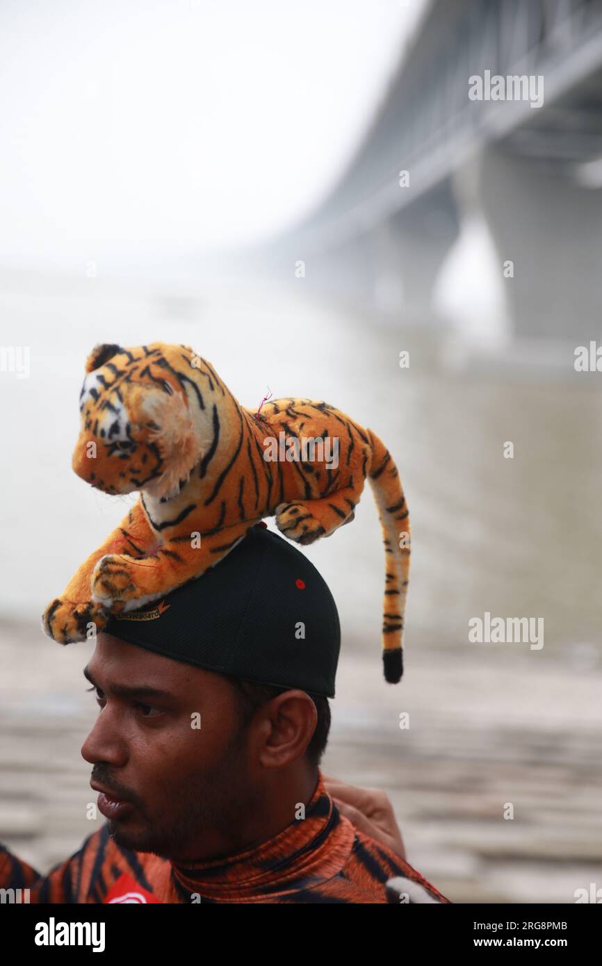 Shoaib Ali Bukhari, un fan acharné du cricket du Bangladesh qui se ...