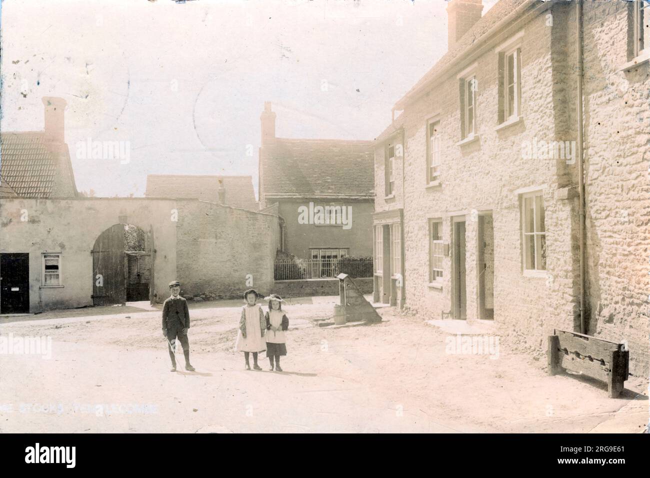 Templecombe village Banque de photographies et d’images à haute ...