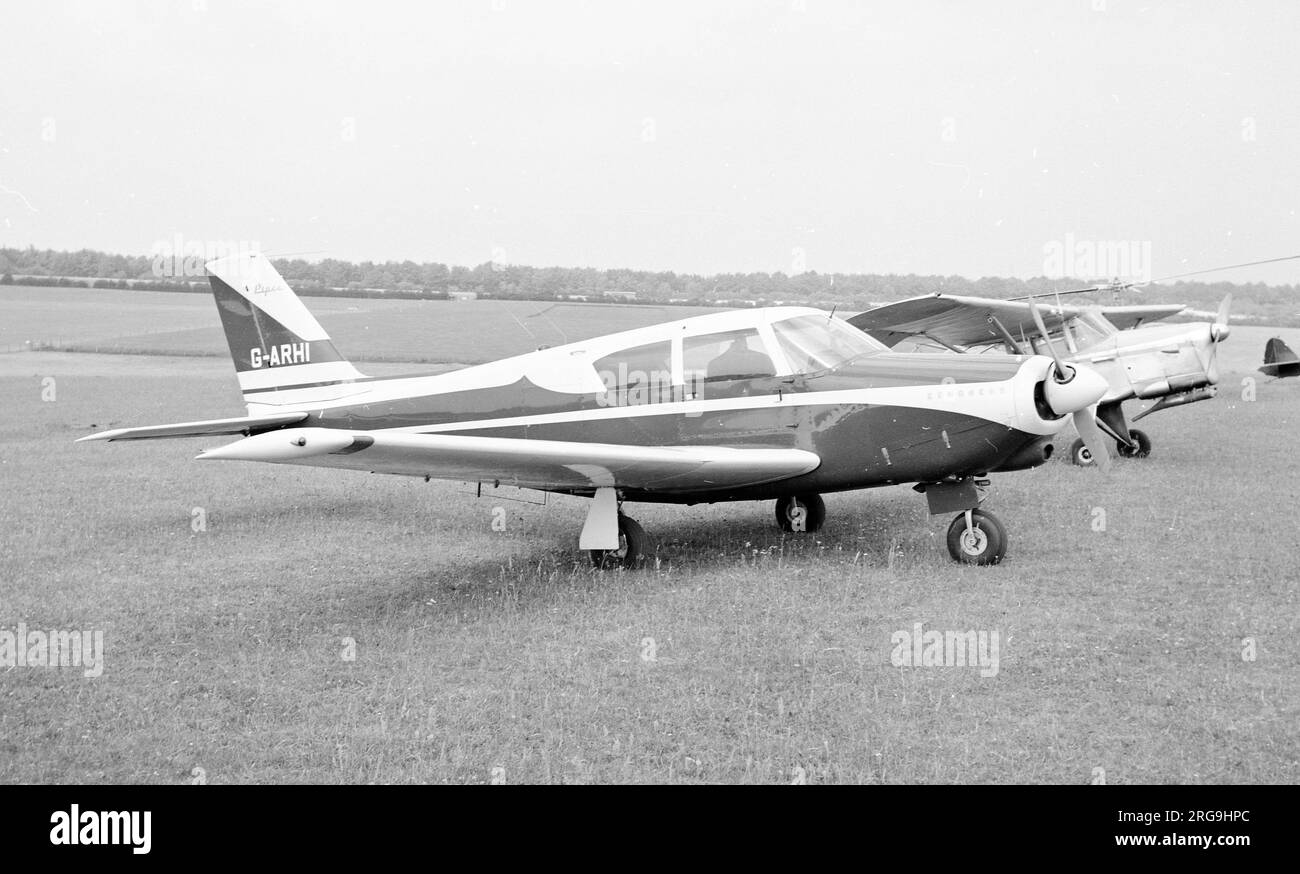 Piper comanche Banque d'images noir et blanc - Alamy