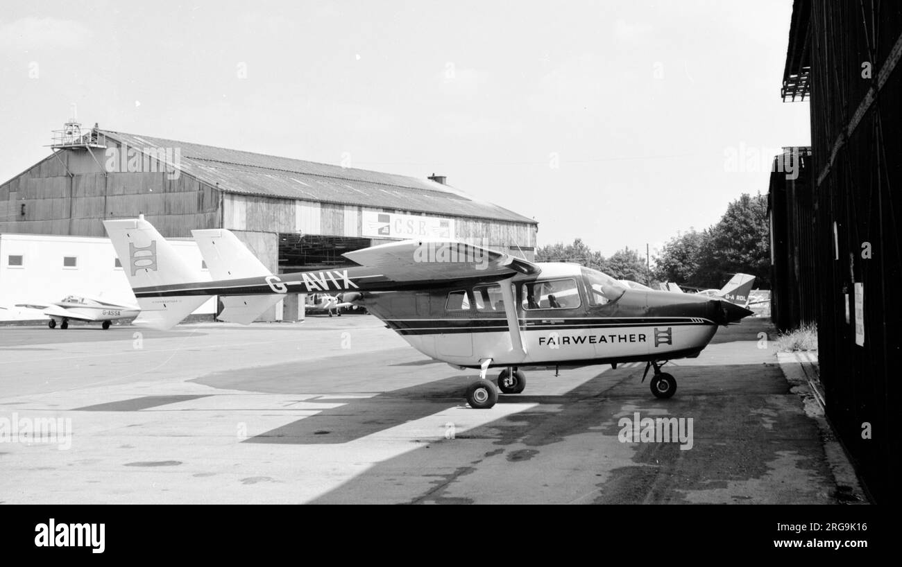 Cessna skymaster Banque de photographies et d’images à haute résolution ...