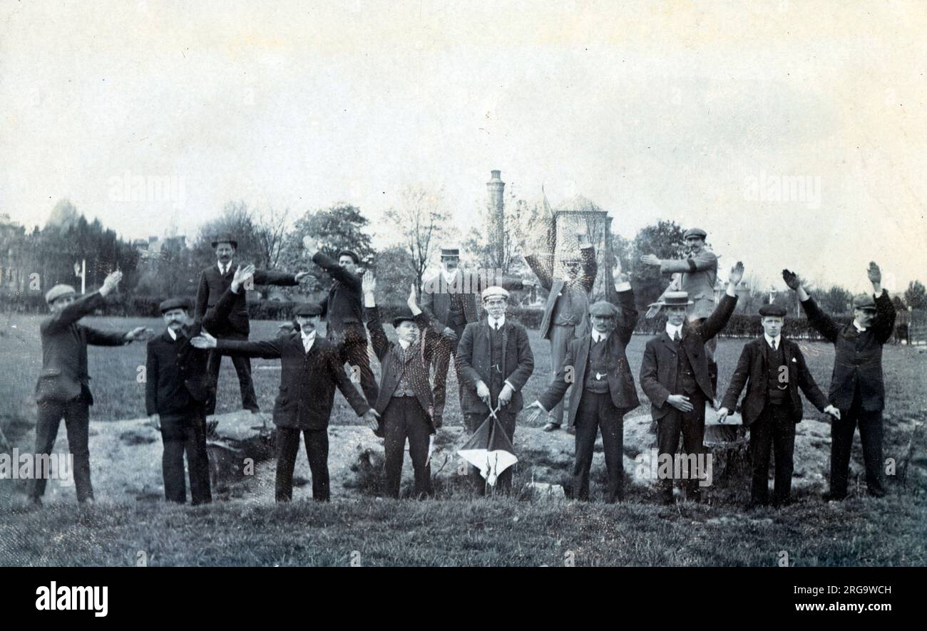 Le stagiaire Signalmen indique le nom de leurs drapeaux et signaux de ...