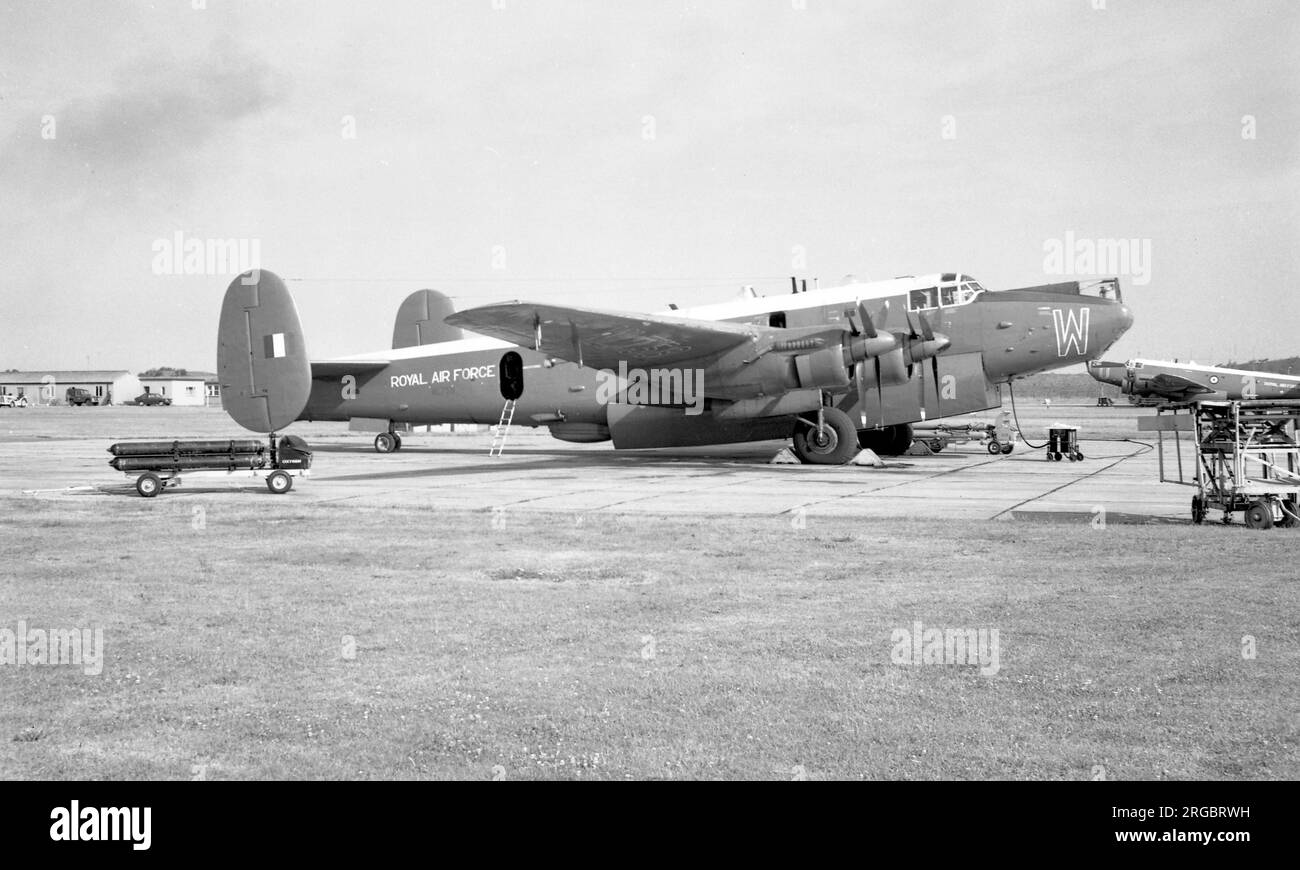 Avro shackleton aircraft Banque d'images noir et blanc - Alamy