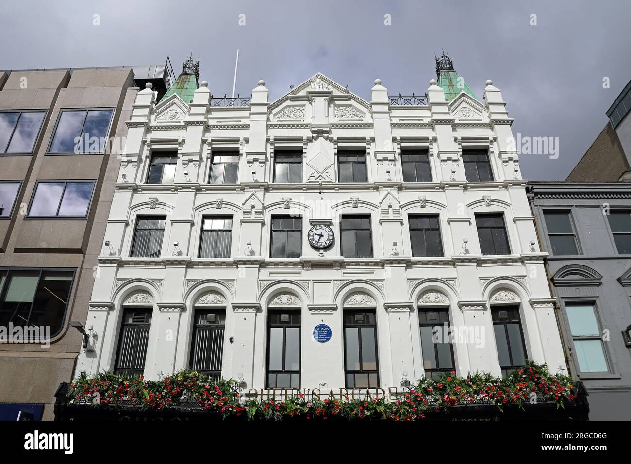 Donegall arcade Banque de photographies et d’images à haute résolution ...