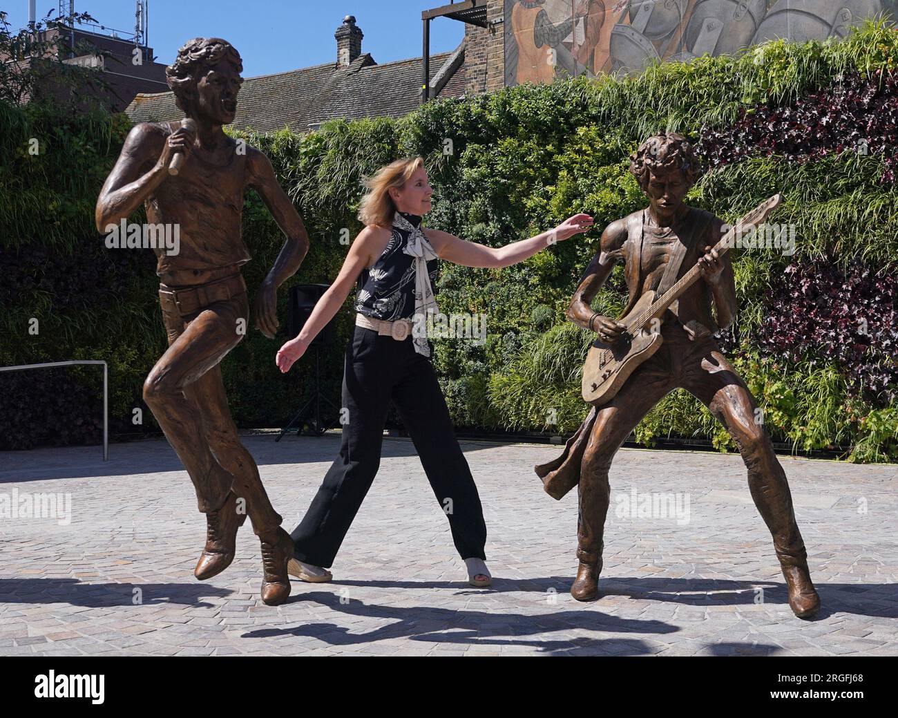 'The Glimmer Twins', une statue des Rolling Stones Sir Mick Jagger et ...