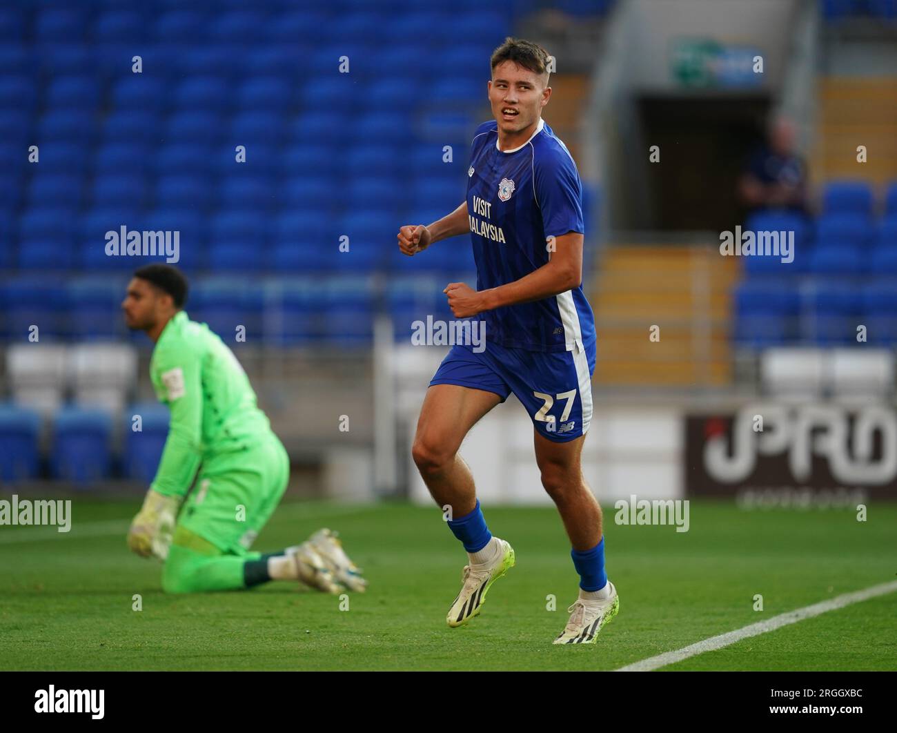 Rubin Colwill de Cardiff City célèbre le premier but de son équipe lors ...