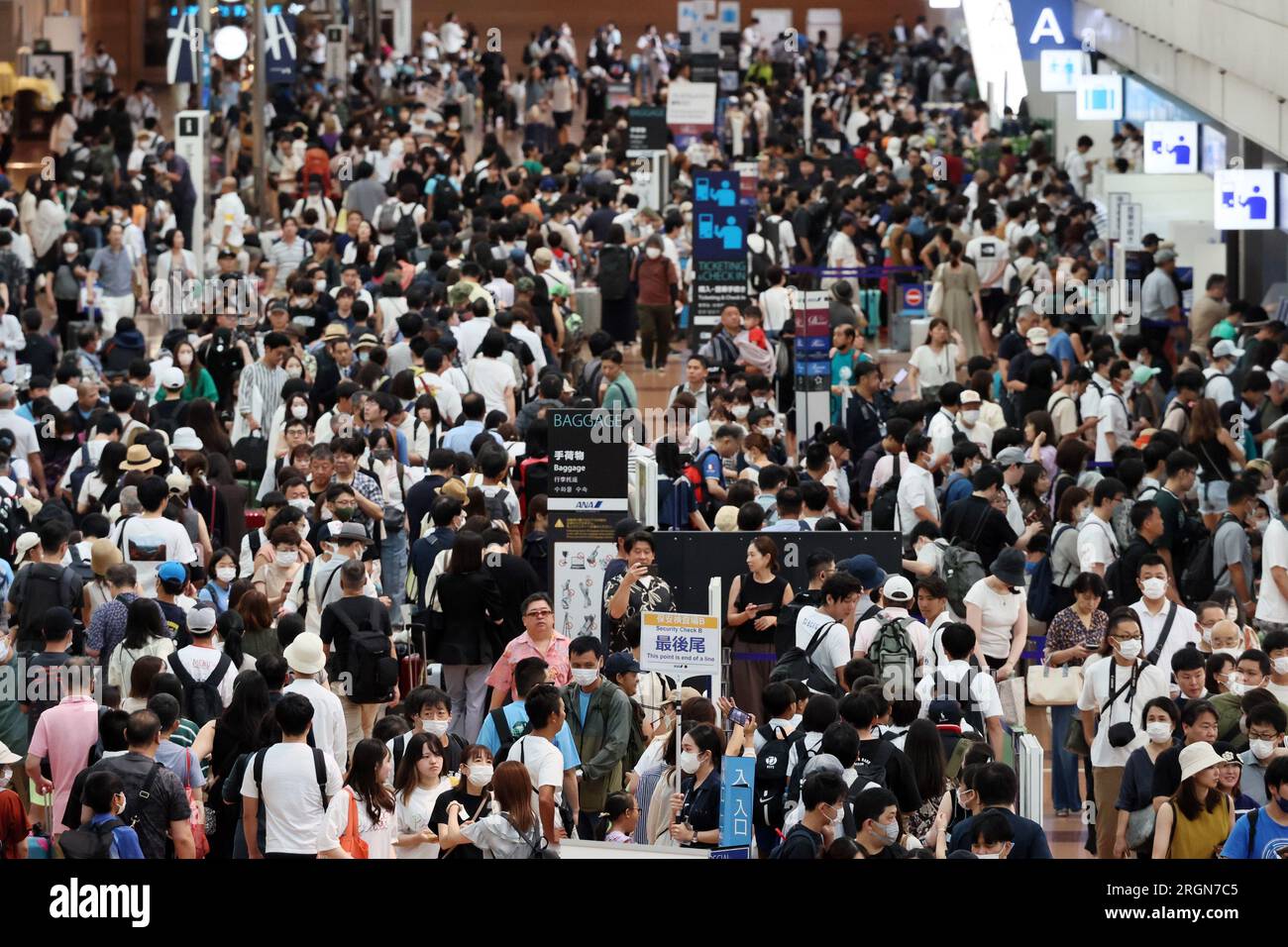 Tokyo, Japon. 11 août 2023. Un terminal domestique de l'aéroport Haneda ...