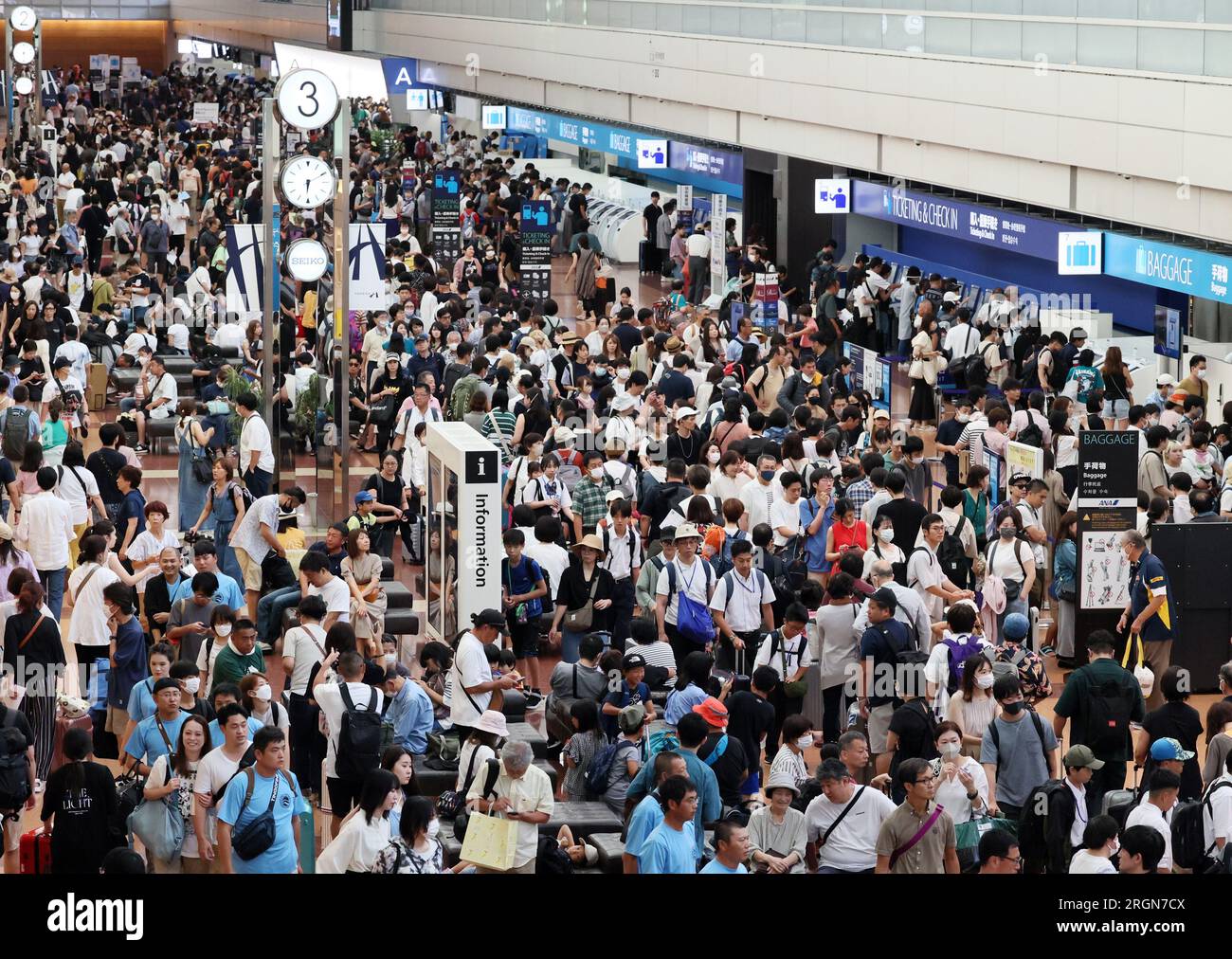 Tokyo, Japon. 11 août 2023. Un terminal domestique de l'aéroport Haneda ...