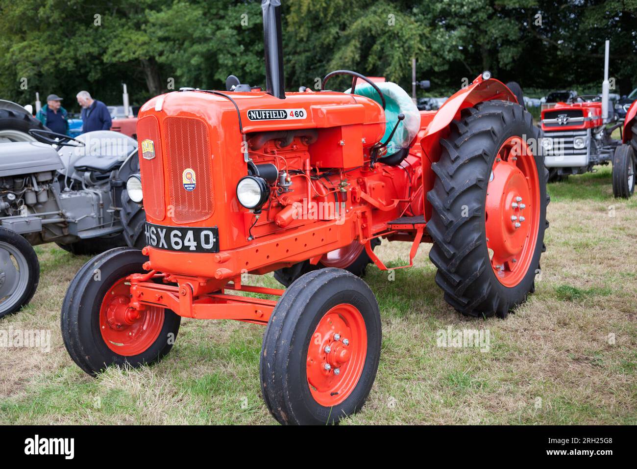 Tracteur nuffield vintage Banque de photographies et d’images à haute résolution - Alamy