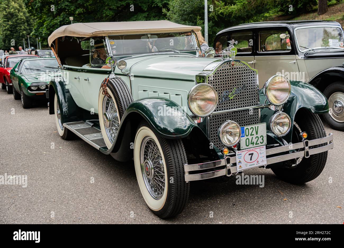 Rallye automobile et spectacle présenté par le club de voitures ...