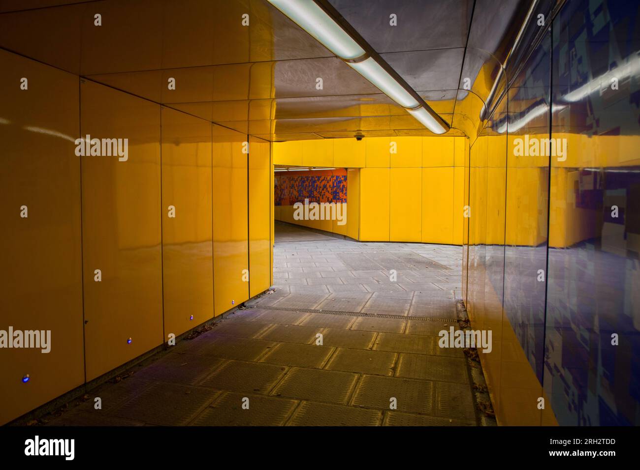 Road underpass architecture Banque de photographies et d’images à haute ...