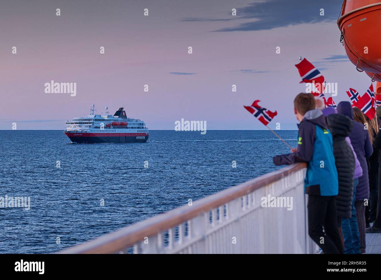 Hurtigruten coastal express ferry ship richard with at sea Banque de ...