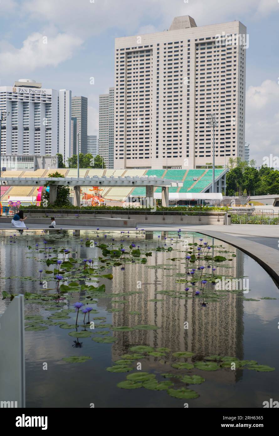 Tribune de la baie de la marina Banque de photographies et d’images à ...