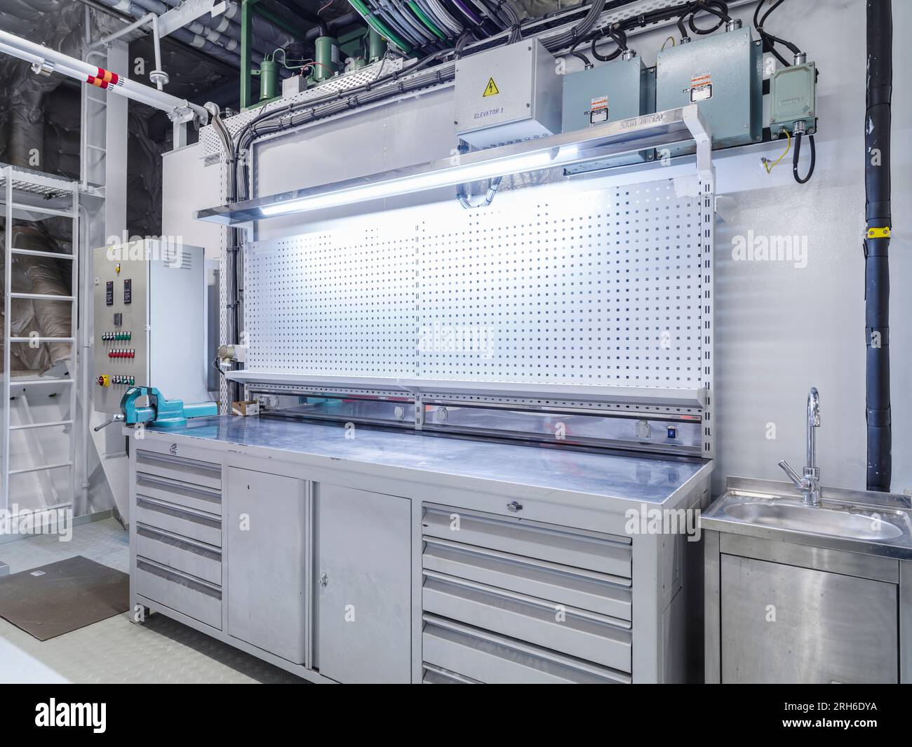 photo incroyable de la salle des machines d'un navire/sous-marin/cargo ...