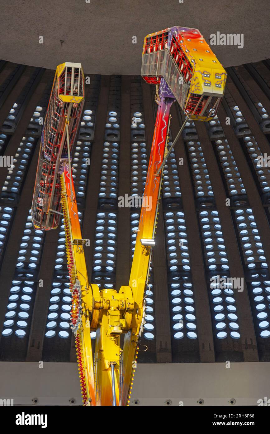 Pendulum ride Banque de photographies et d’images à haute résolution ...