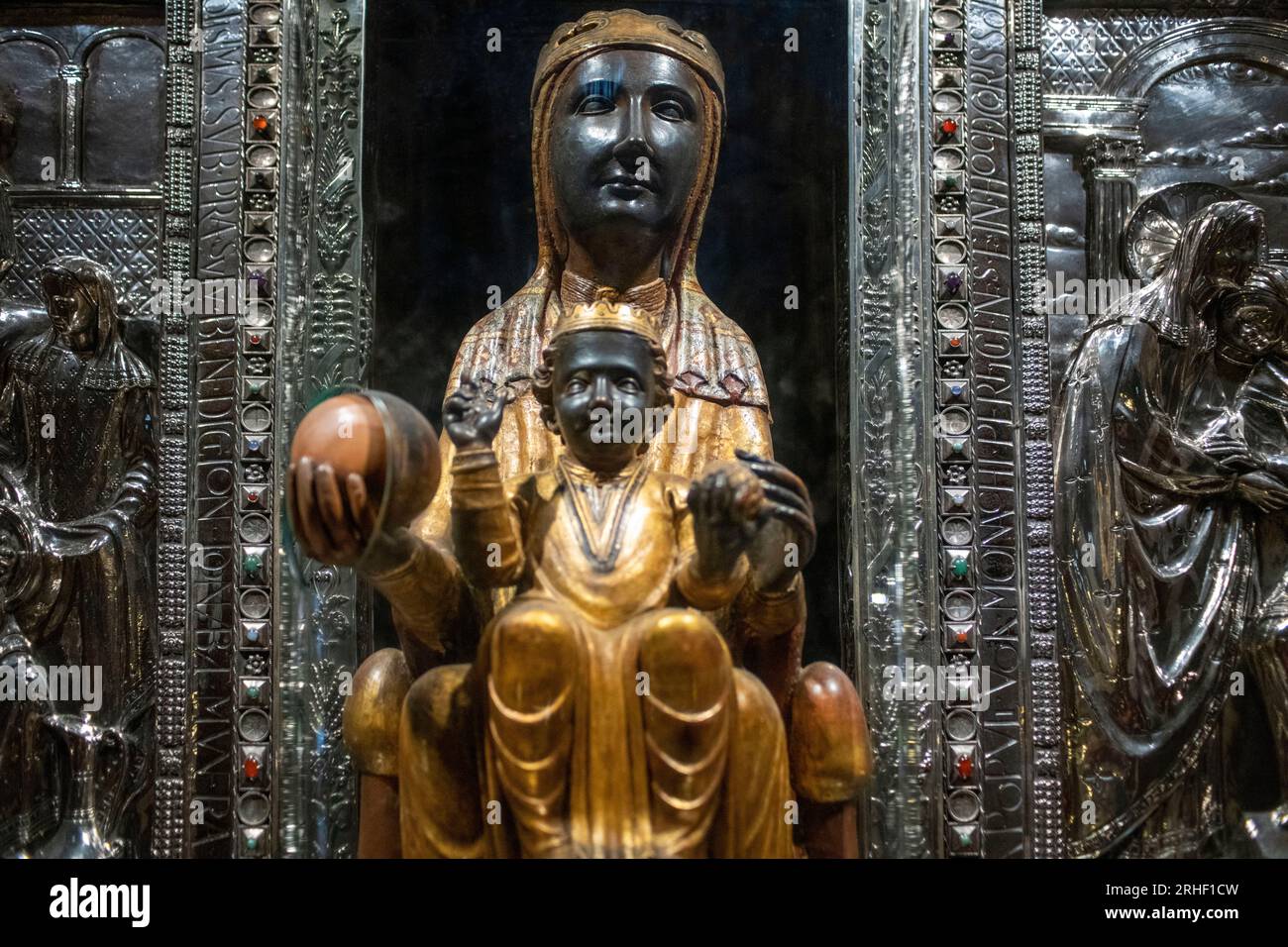 Vierge noire Banque de photographies et d’images à haute résolution - Alamy