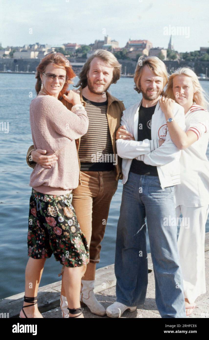 Benny Andersson, Anni-Frid Lyngstad, Agnetha Faltskog, et Bjorn Ulvaeus de ABBA, dans une photo ...