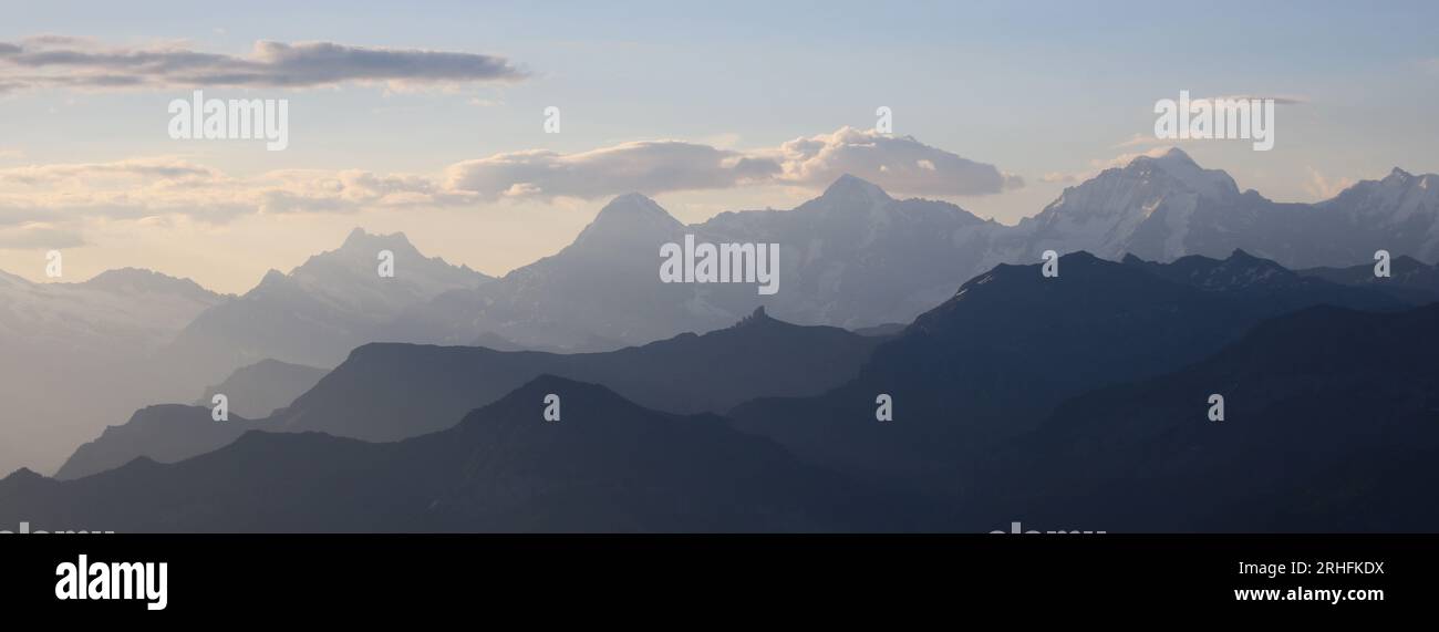 Schreckhorn and eiger Banque de photographies et d’images à haute ...