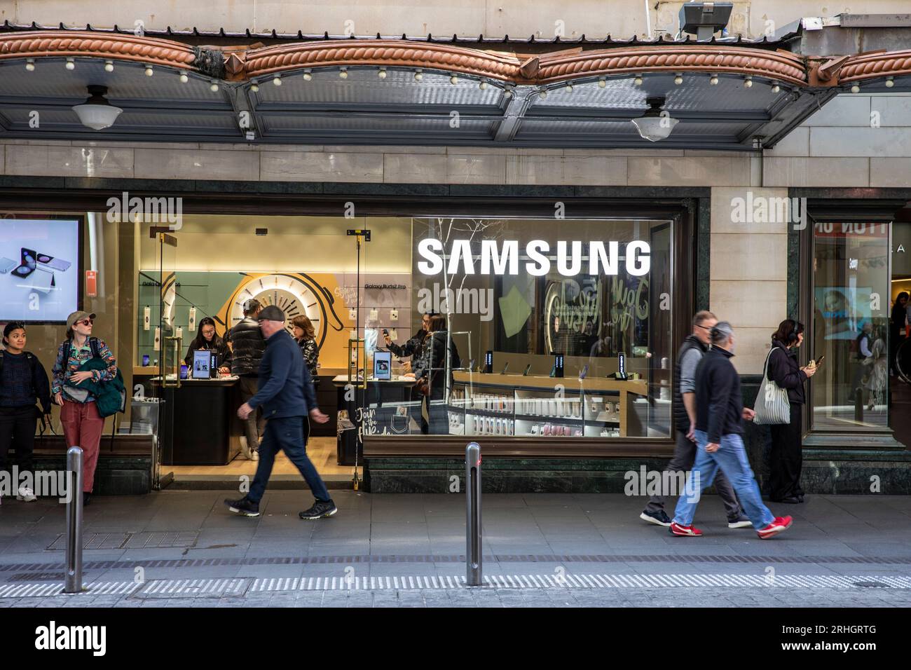 Samsung retail store Banque de photographies et d’images à haute ...