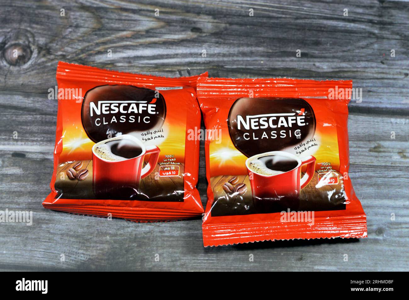 Le Caire, Egypte, juillet 29 2023 : Nescafé sachets classiques isolés ...