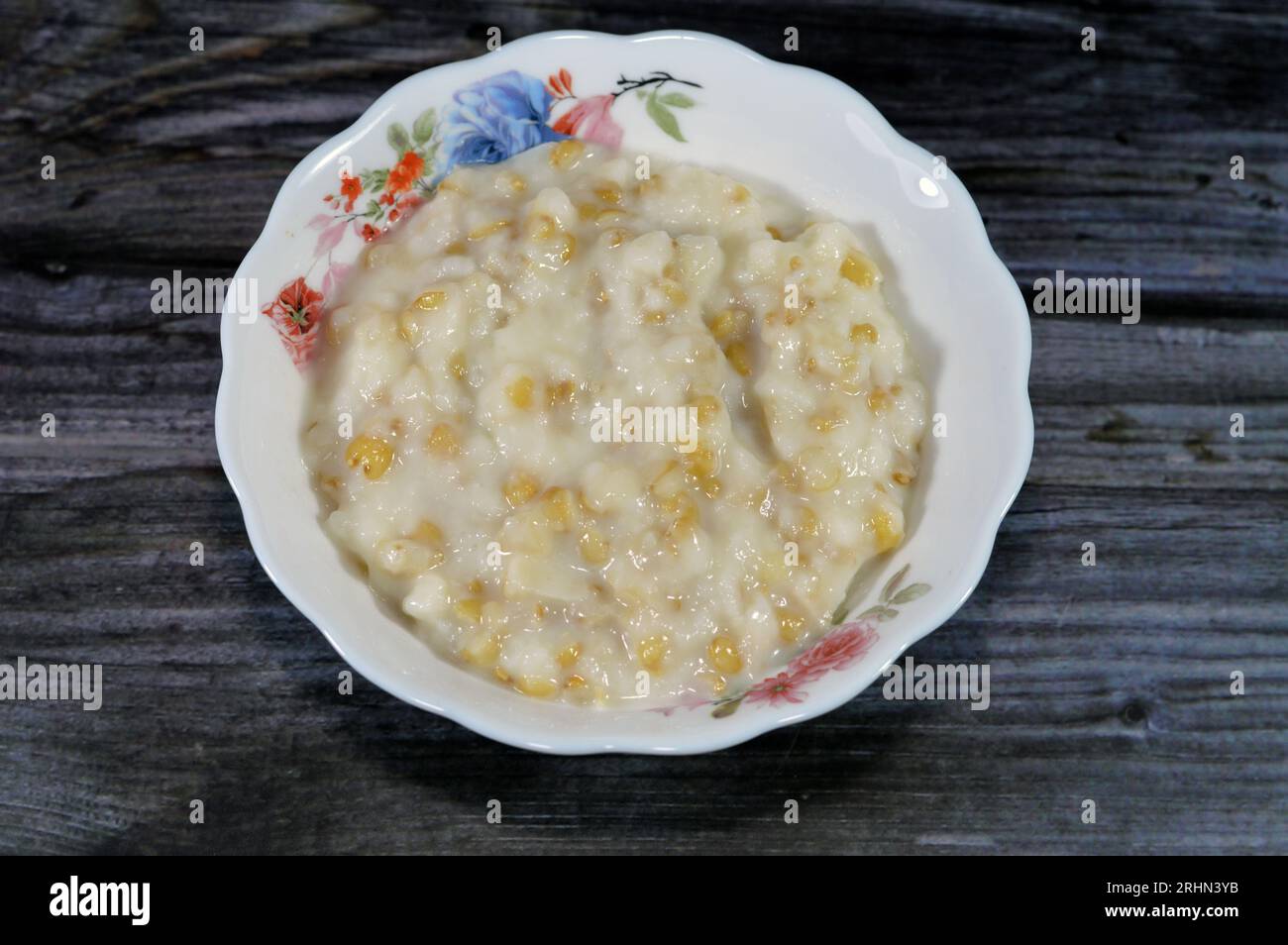 Ashure, Ashura ou pudding de Noah, un porridge comme dessert, un ...