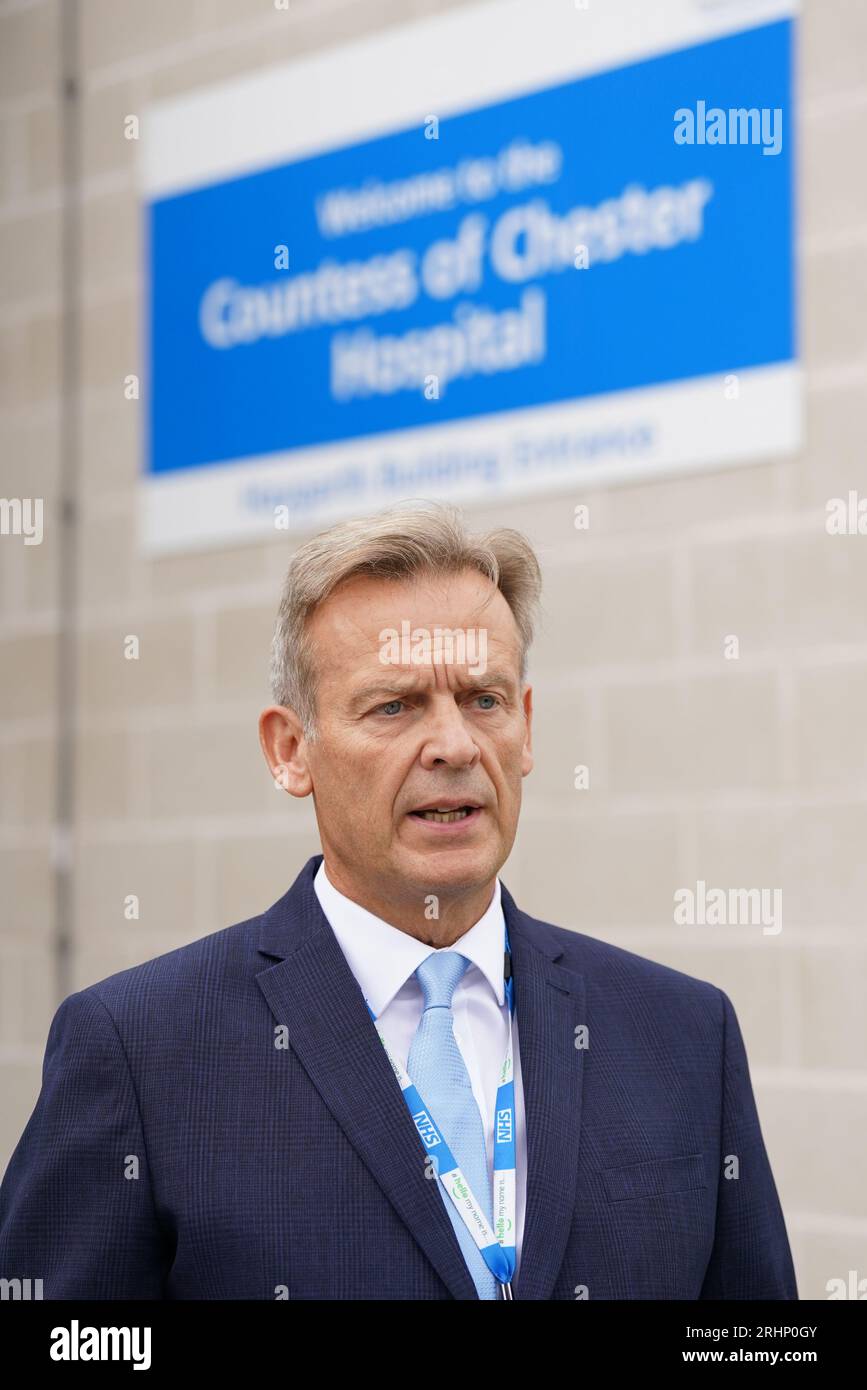 Le directeur médical de l'hôpital de la Comtesse de Chester, le Dr ...