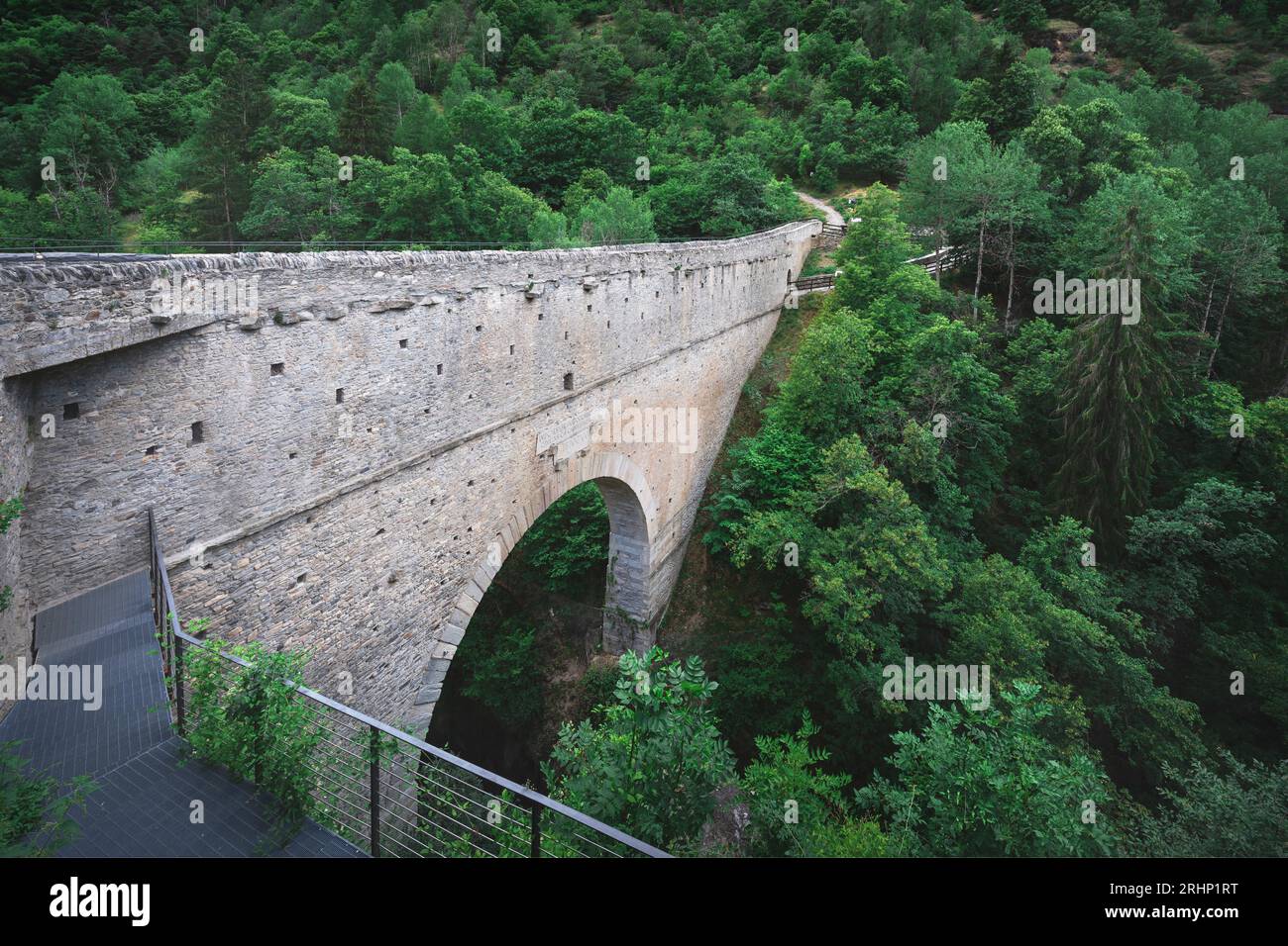 Pondel roman aqueduct Banque de photographies et d’images à haute ...