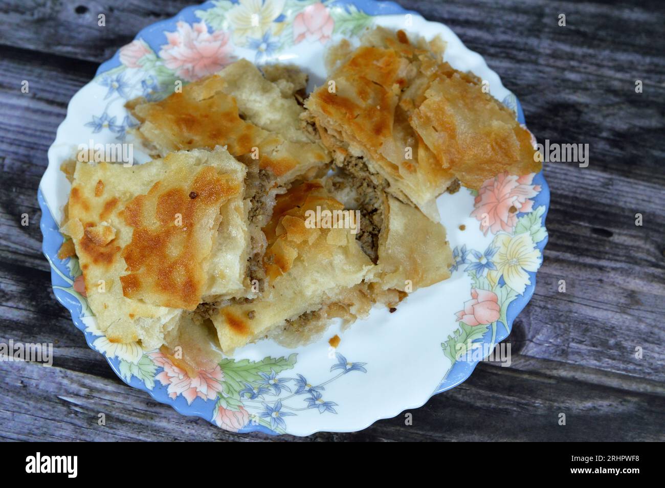 Roqaq égyptien farci de viande de bœuf hachée cuite au four, Roqaq est ...