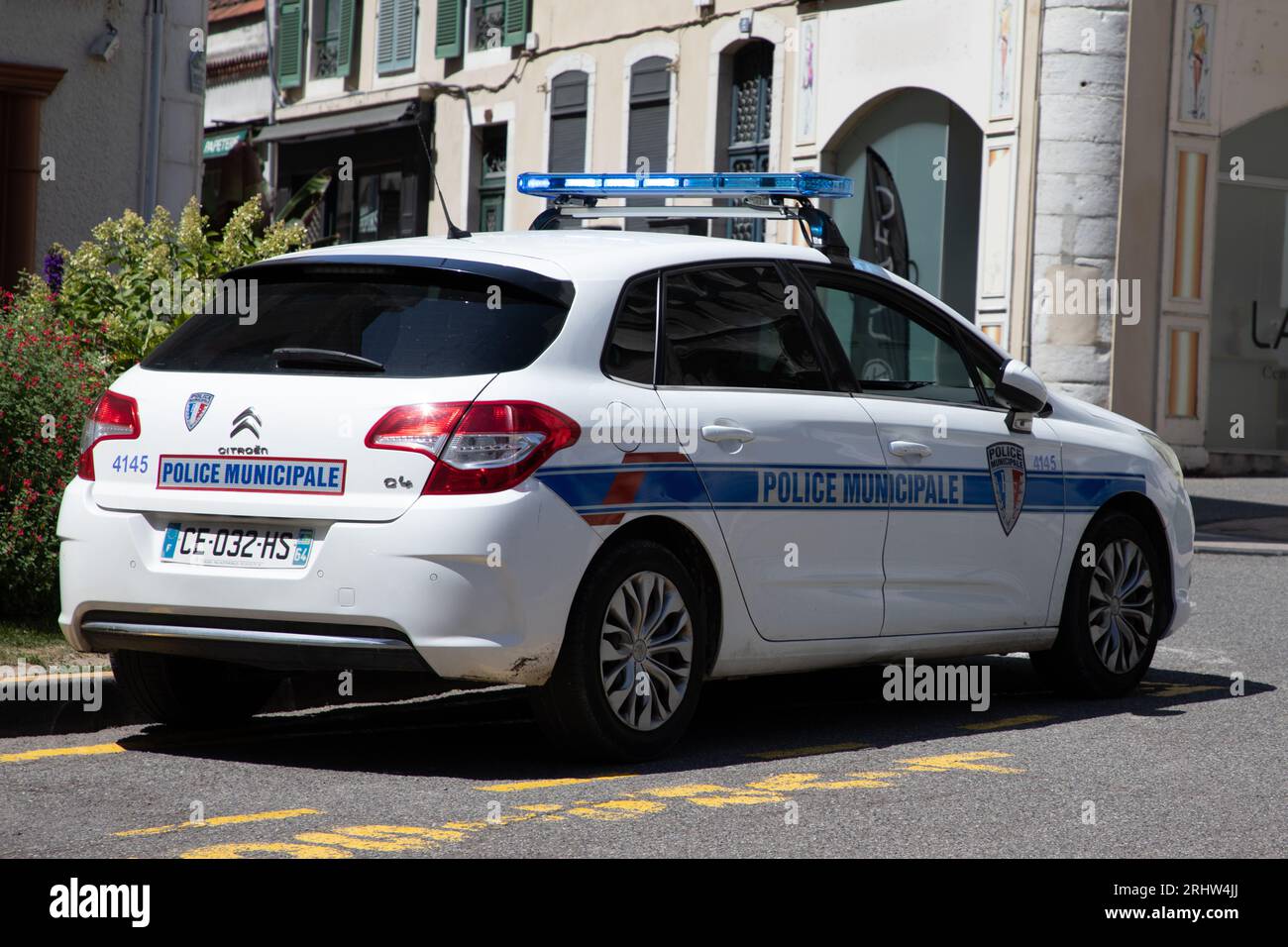Pau , France - 08 17 2023 : police municipale signifie en français ...