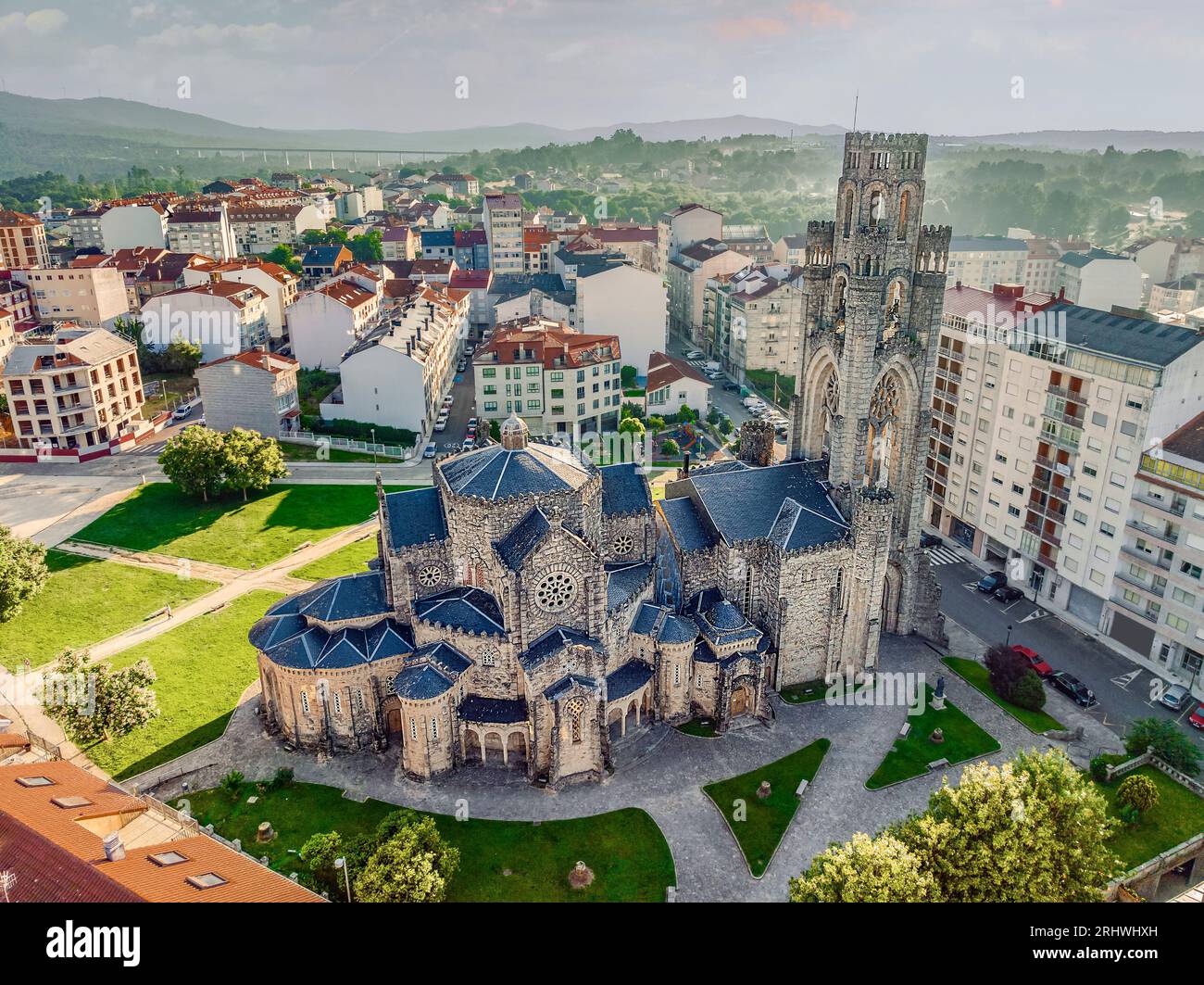 O Carballino, Ourense, vue aérienne du temple de Vera Cruz considéré ...