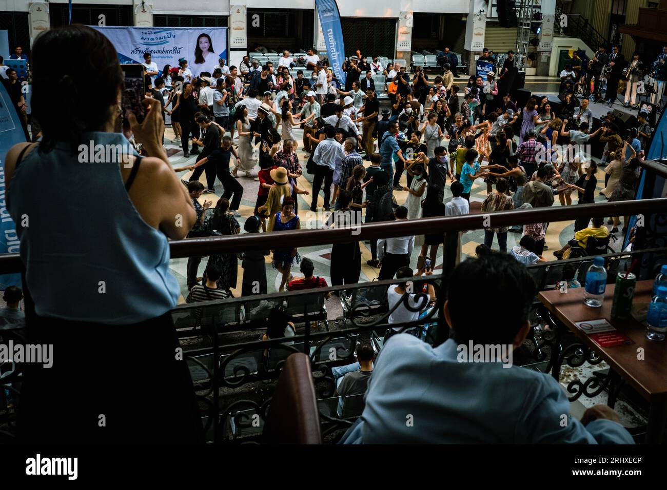 19 août 2023, Bangkok, Bangkok, Thaïlande : août, 19 2023, les gens dansent le swing lors d'une ...