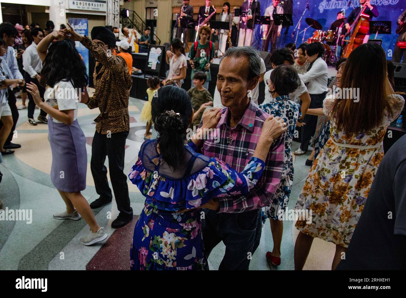 19 août 2023, Bangkok, Bangkok, Thaïlande : août, 19 2023, les gens dansent le swing lors d'une ...
