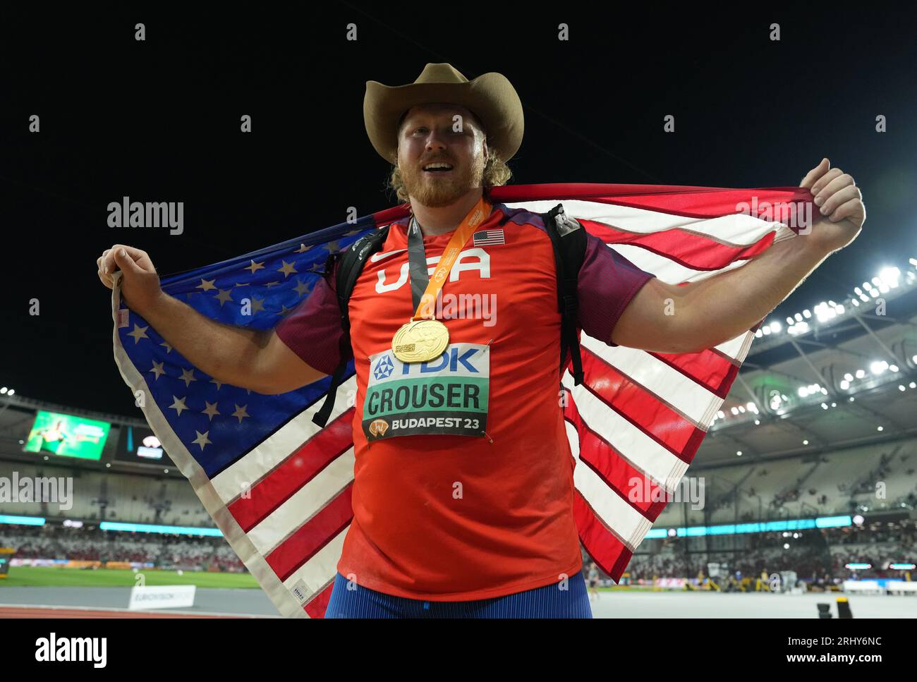 L'américain Ryan Crouser célèbre l'or au lancer du poids masculin le ...