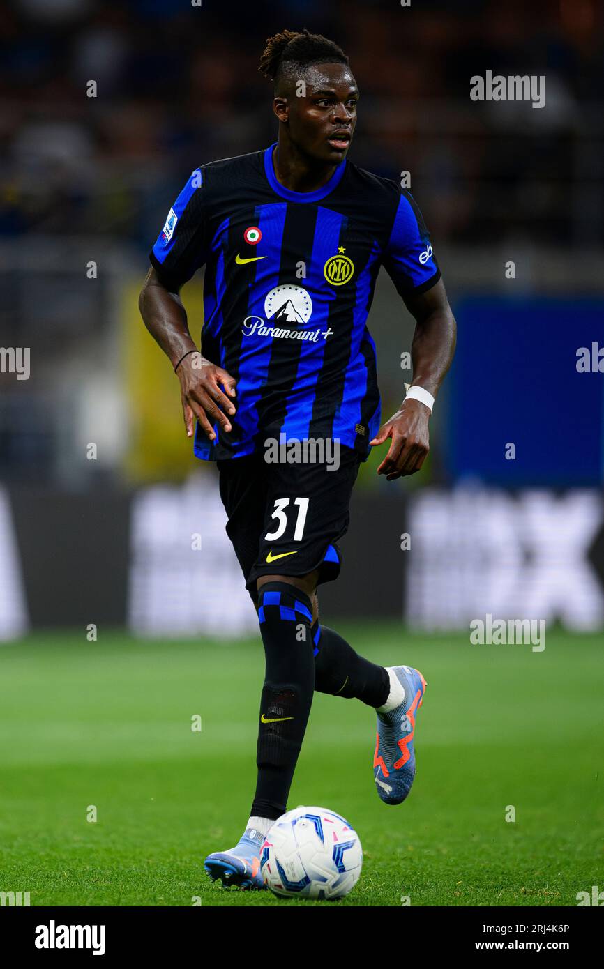 Yann Aurel Bisseck du FC Internazionale en action lors du match de ...