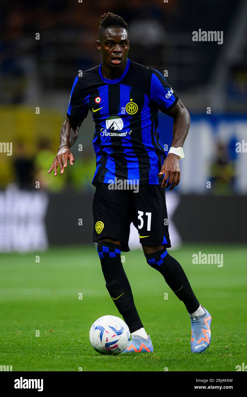 Yann Aurel Bisseck du FC Internazionale en action lors du match de ...