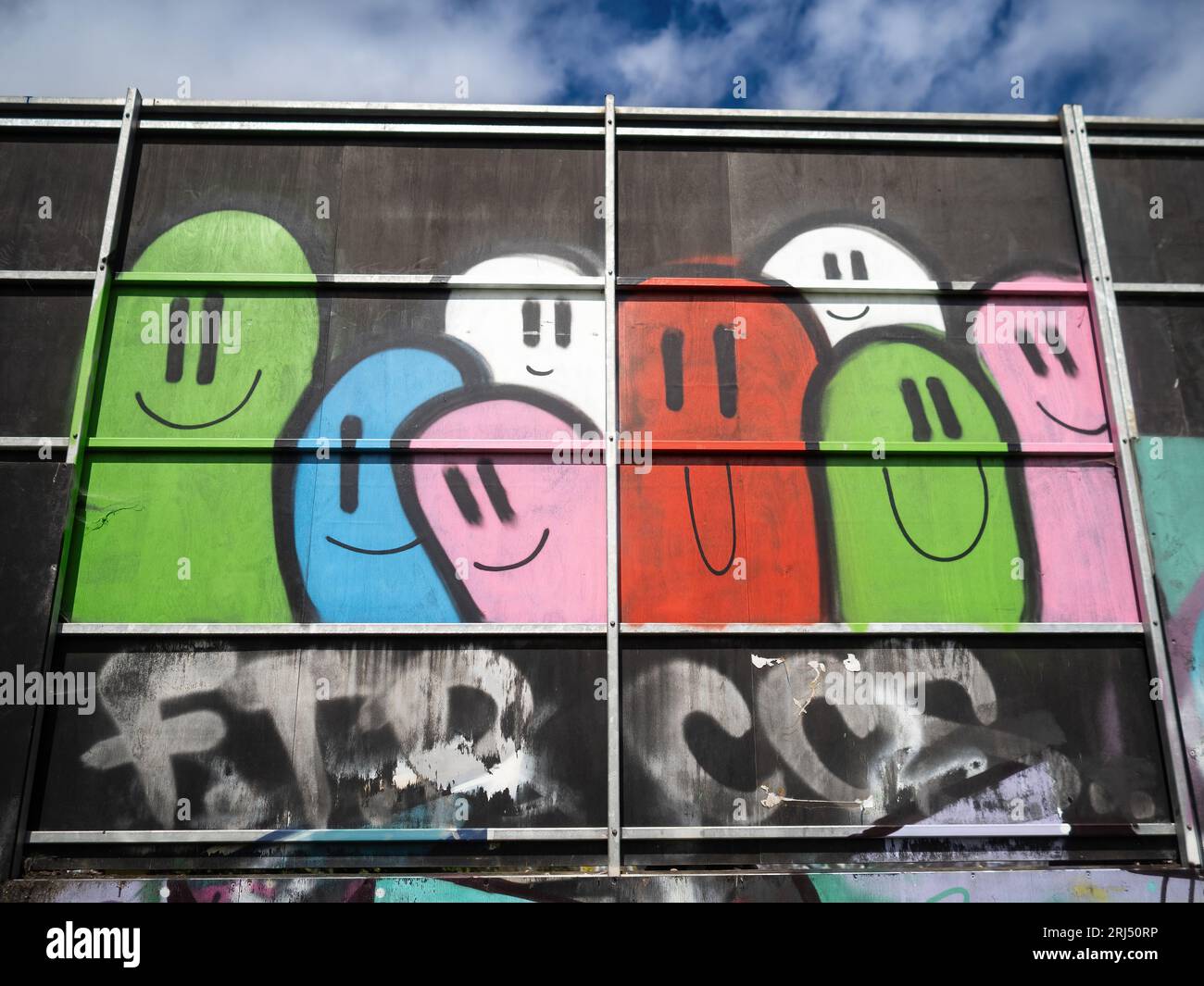 Graffiti parc de planche à roulettes Banque de photographies et d ...