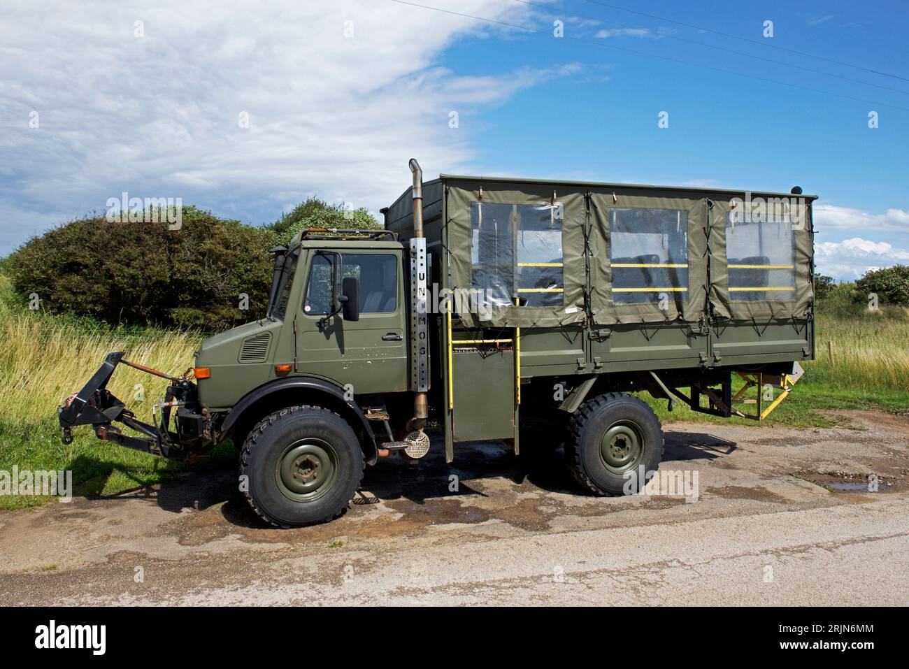 British military vehicle road Banque de photographies et d’images à ...