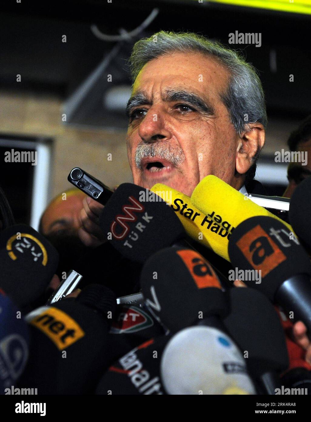 Ahmet turk Banque de photographies et d’images à haute résolution - Alamy