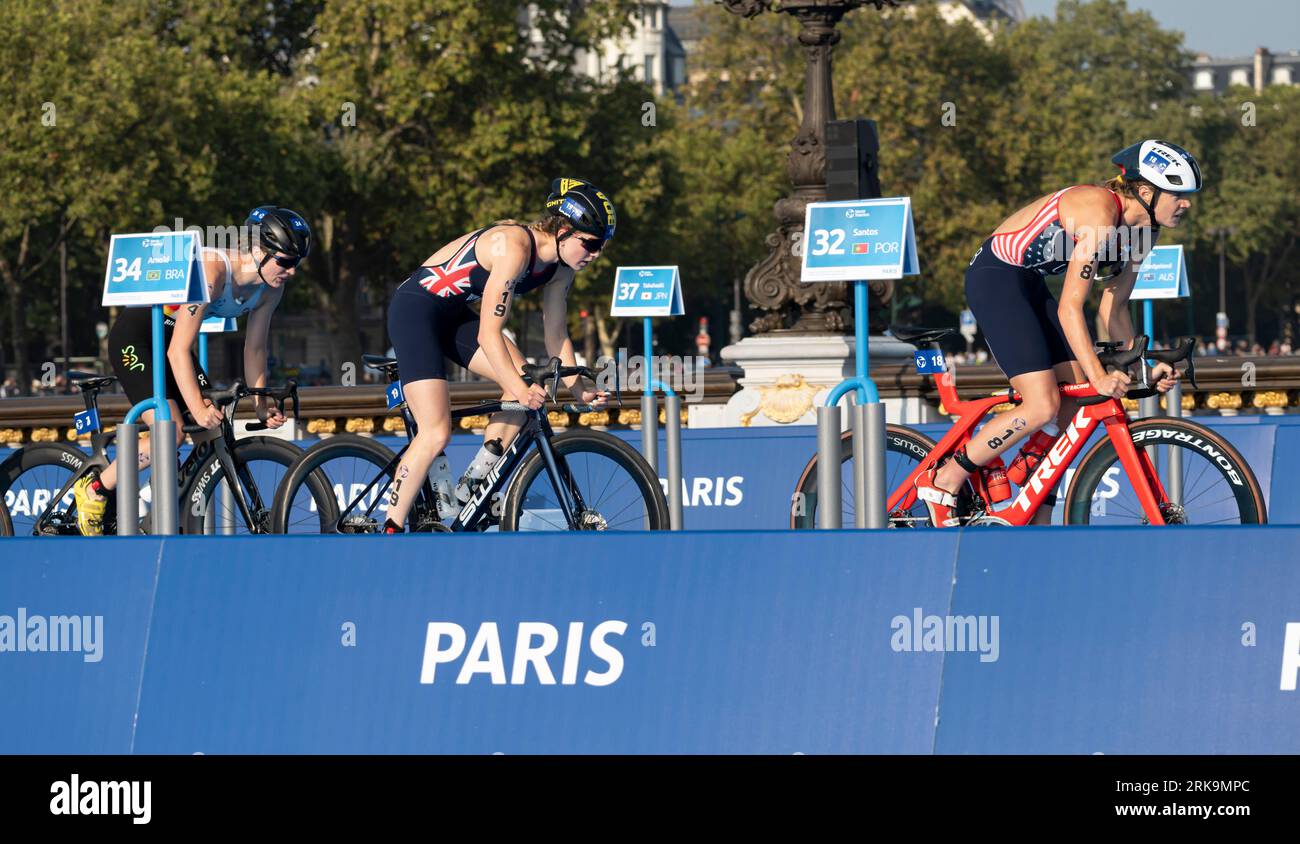 Paris, France - 08 17 2023 : Paris 2024 épreuve test triathlon ...